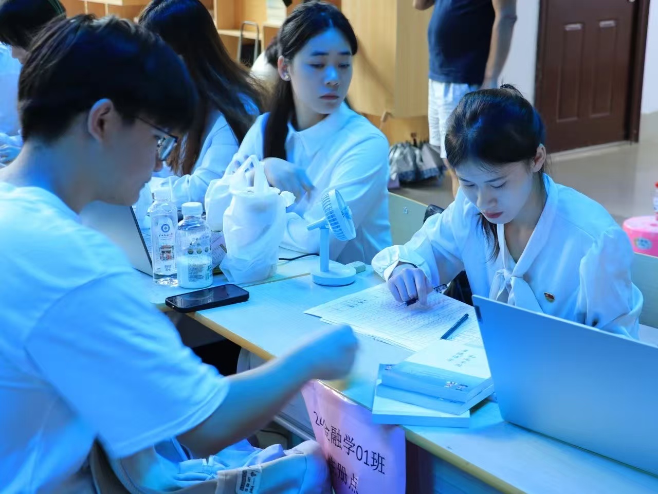 经院榜样|逐梦之光，学途领航——访经济学院2023-2024年度国家奖学金获得者甘婷-广西民族大学经济学院